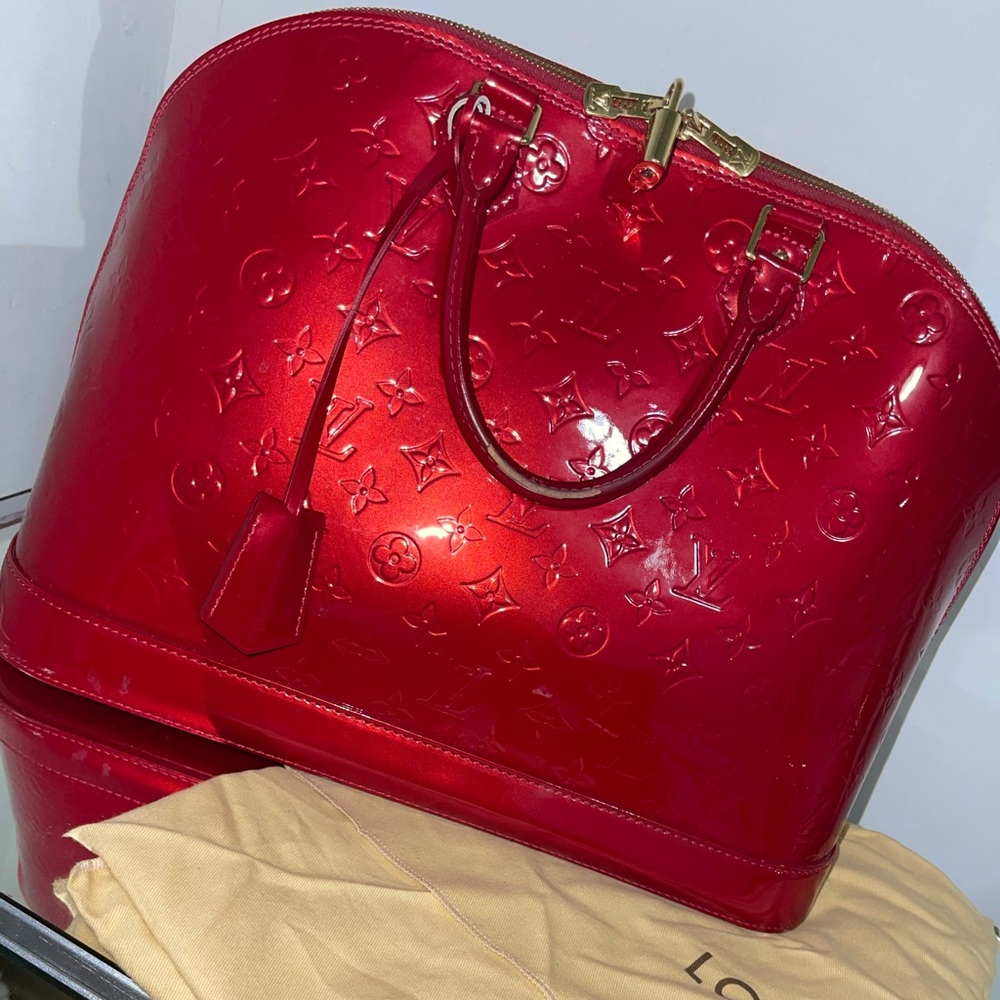 louis-vuitton-alma-mm-monogram-vernis-gem